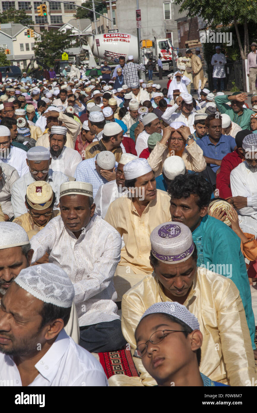 Muslims pray outside a mosque in Kensington, Brooklyn, NY for "Eid al ...