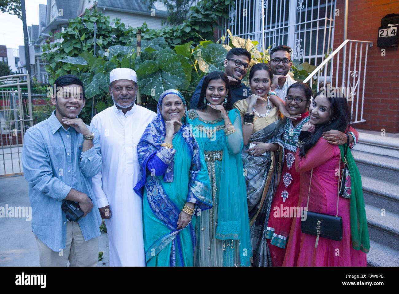 Muslim family hi-res stock photography and images - Alamy
