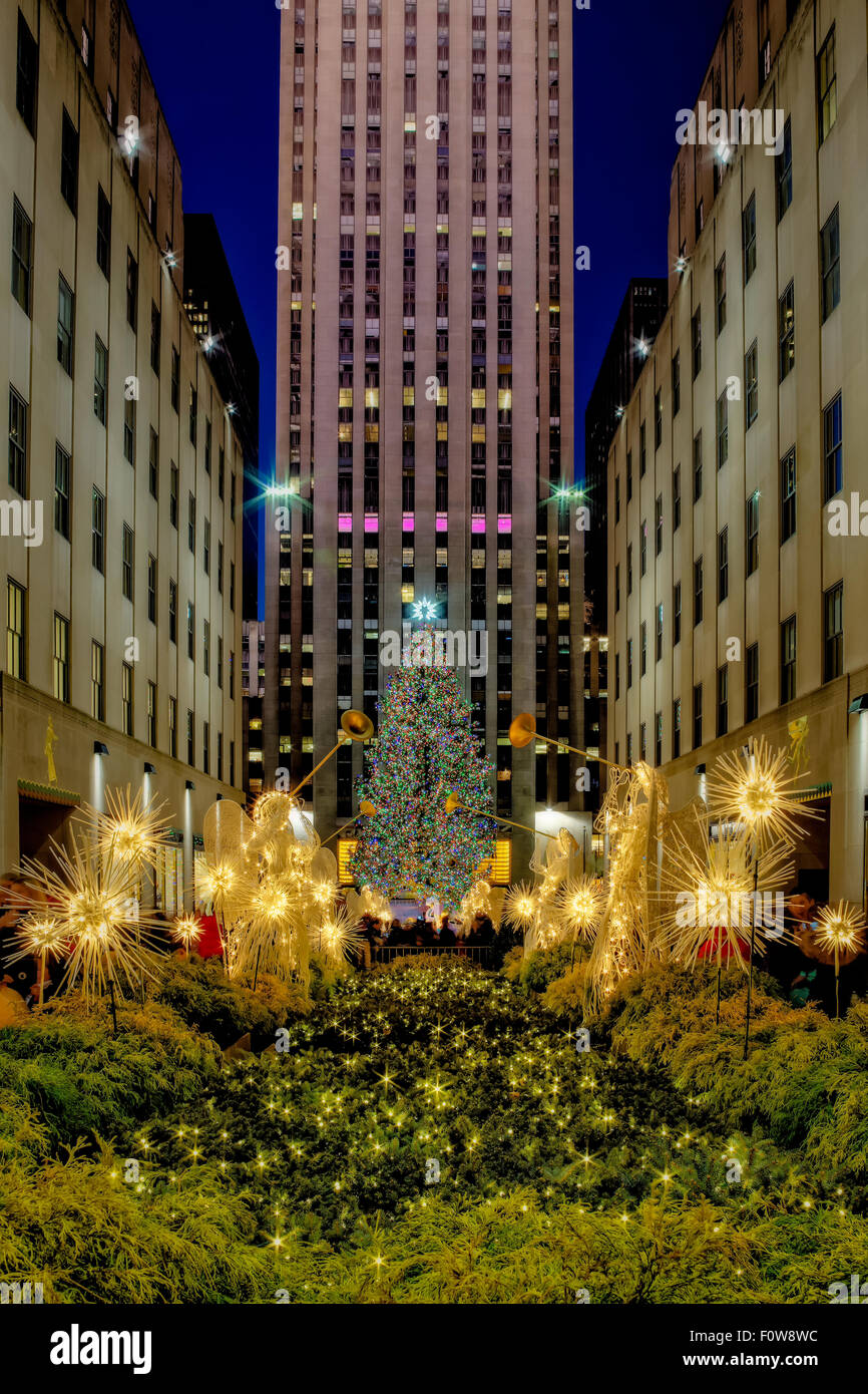Rockefeller center christmas tree hi-res stock photography and images ...