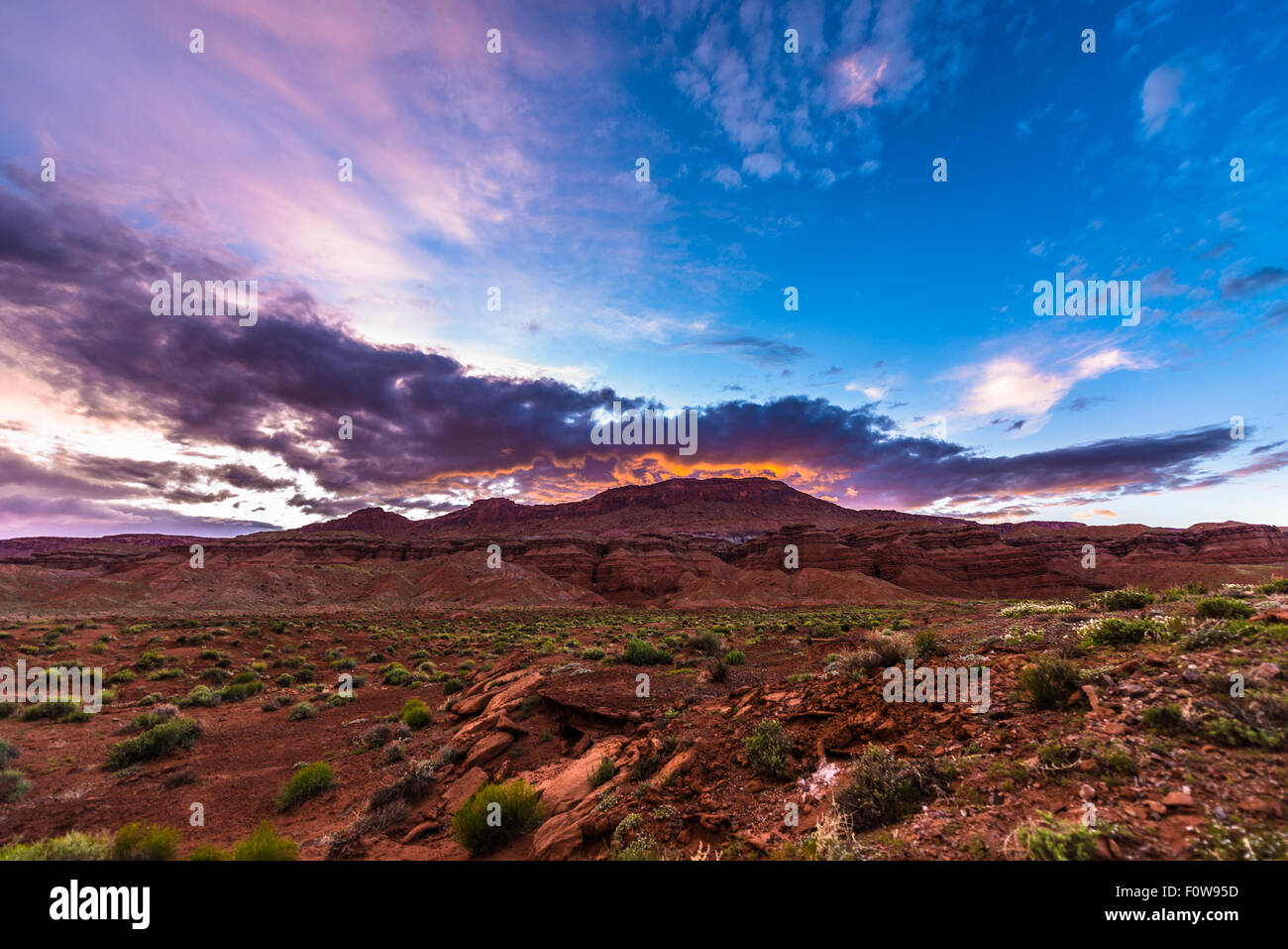 Beautiful desert butte hi-res stock photography and images - Alamy