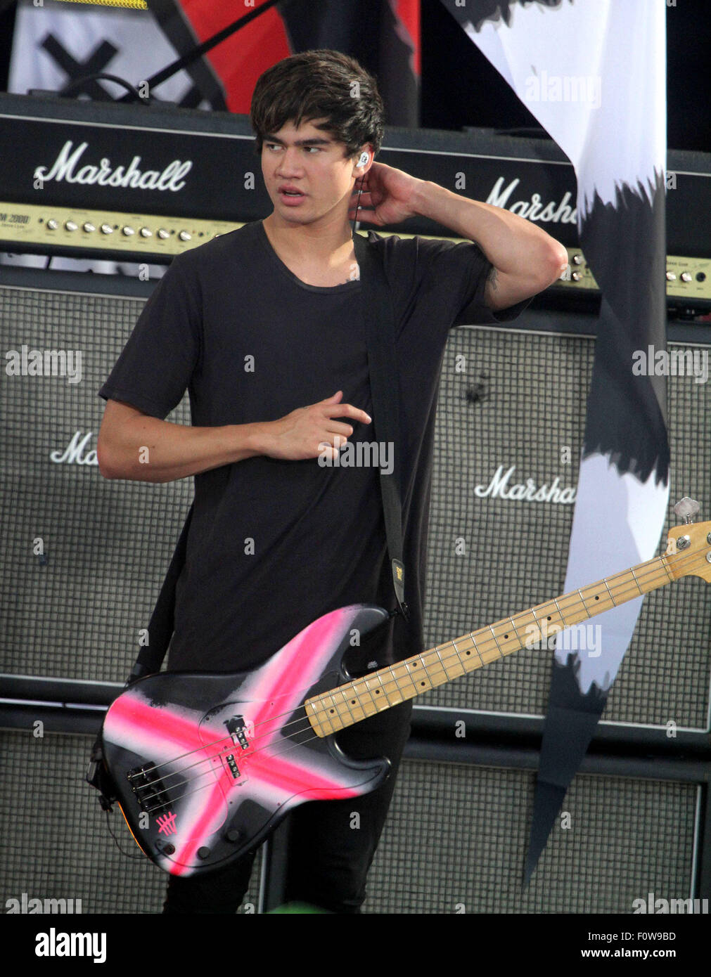 New York, USA. 21st Aug, 2015. Musician CALUM HOOD from the band 5 ...