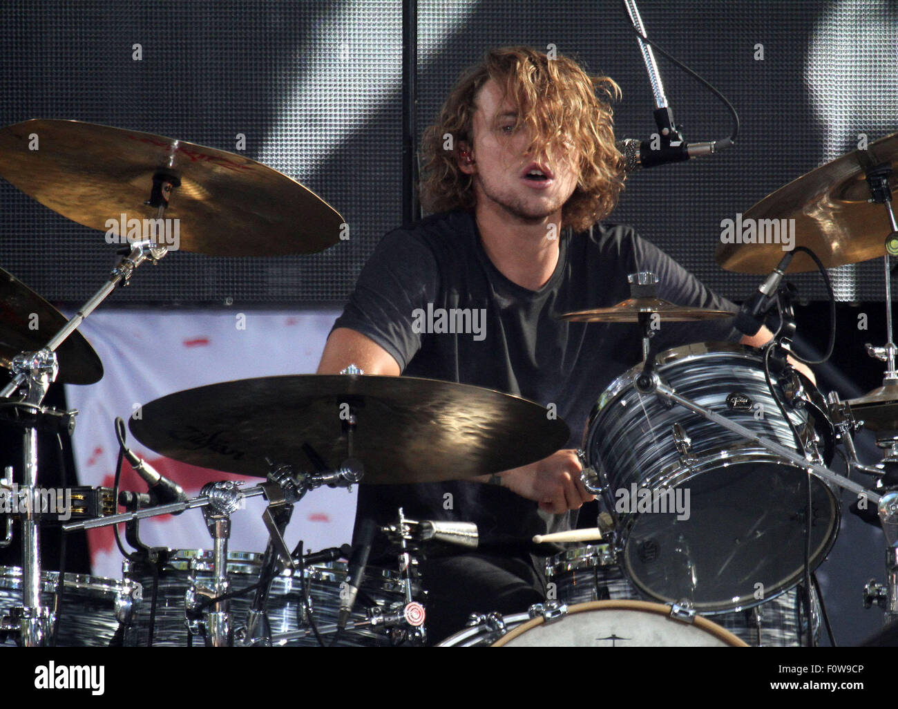 New York, USA. 21st Aug, 2015. Musician ASHTON IRWIN from the band 5 ...