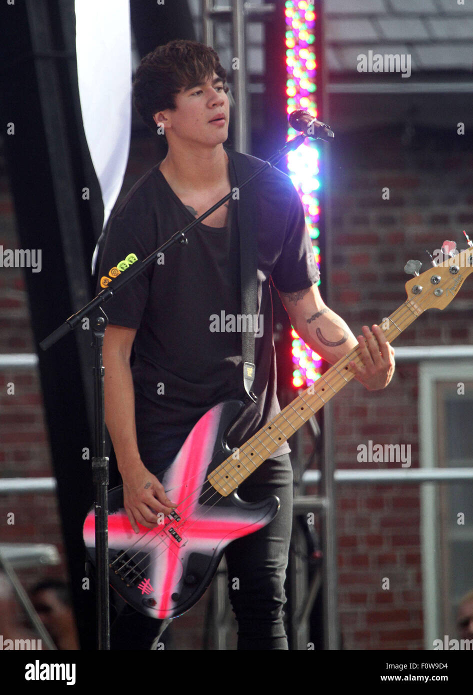 New York, USA. 21st Aug, 2015. Musician CALUM HOOD from the band 5 ...