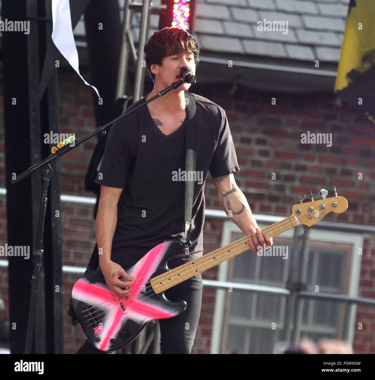 New York, USA. 21st Aug, 2015. Musician CALUM HOOD from the band 5 ...