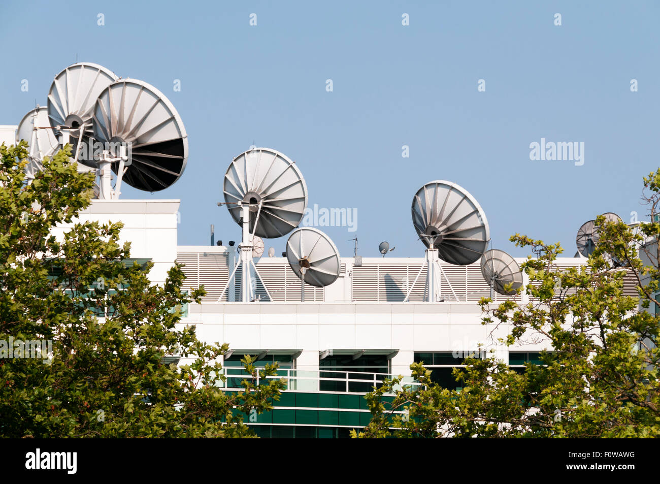 Satellite dishes the roof hi-res stock photography and images - Alamy