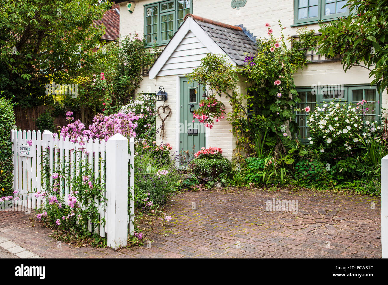 A pretty country cottage in the Kentish village of Shoreham Stock Photo ...
