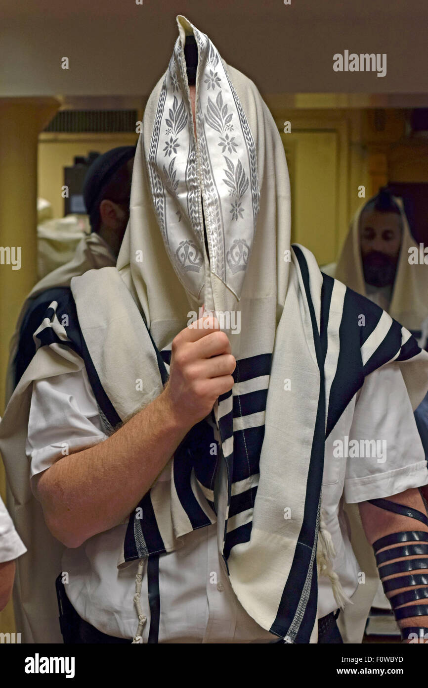 Tallit prayer shawl hi-res stock photography and images - Alamy