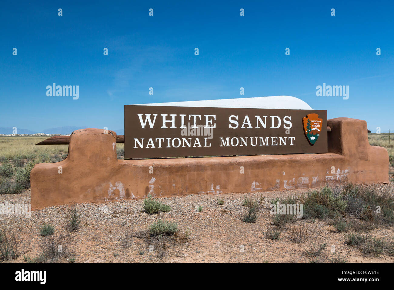 The White Sands National Monument sign near Alamogordo, New Mexico, USA ...