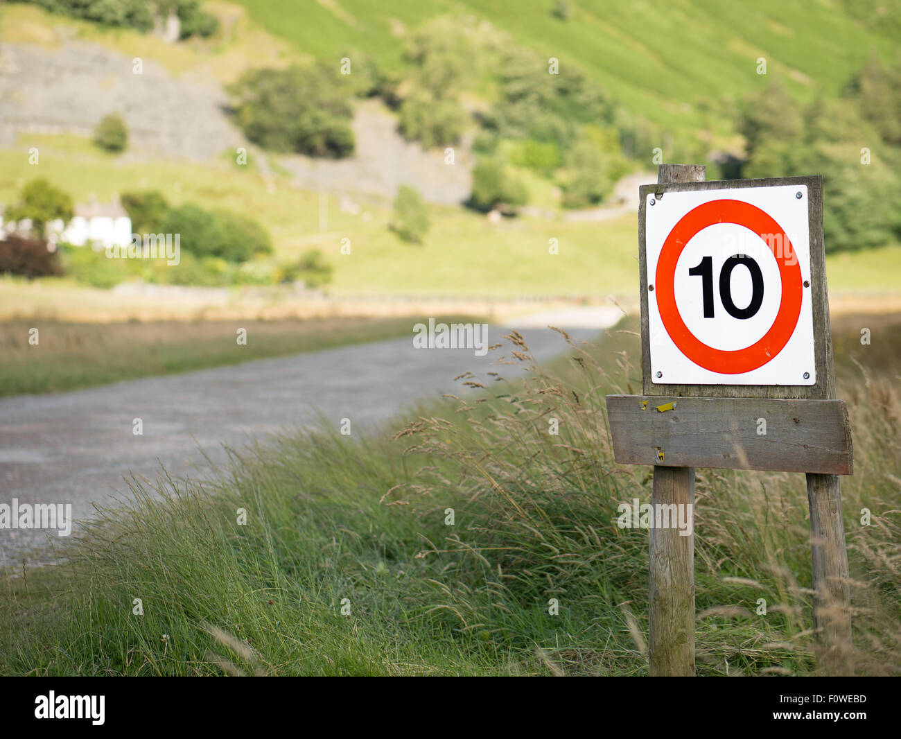 10 mph limit hi-res stock photography and images - Alamy