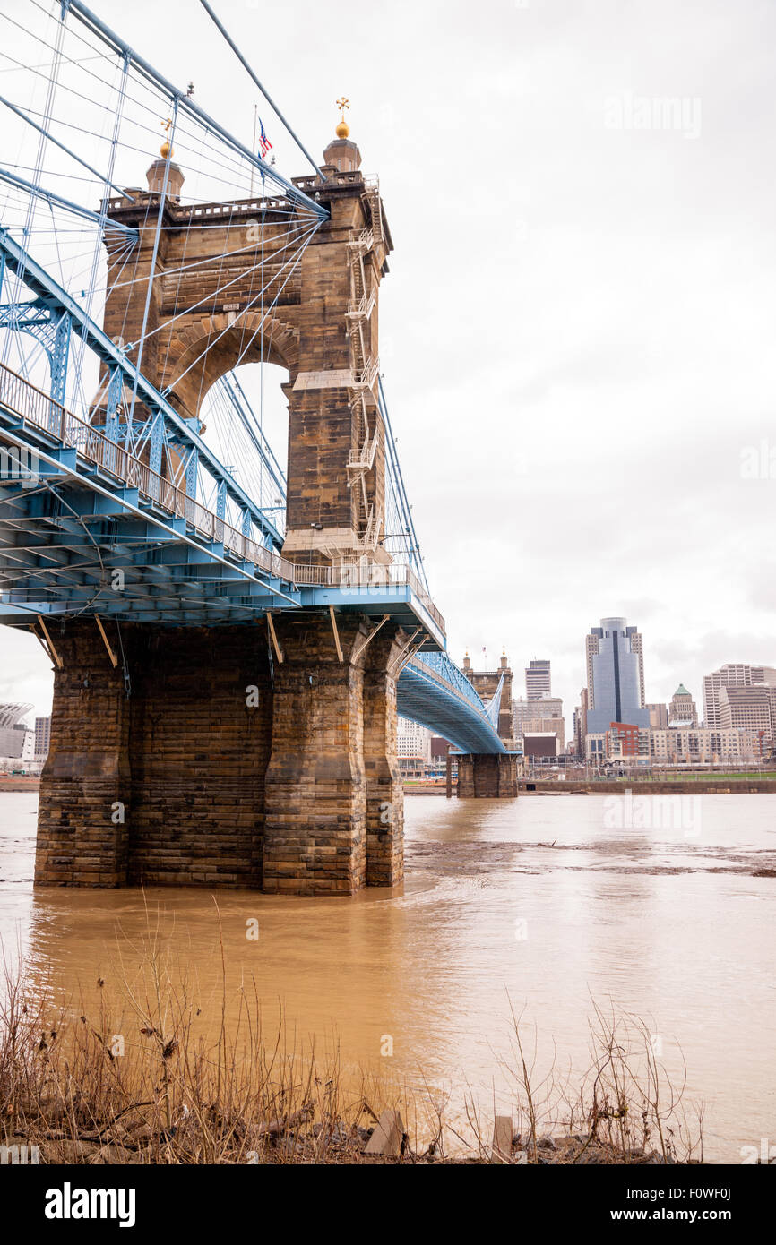 The Ohio River is at flood stage as it passes underneath a historical ...
