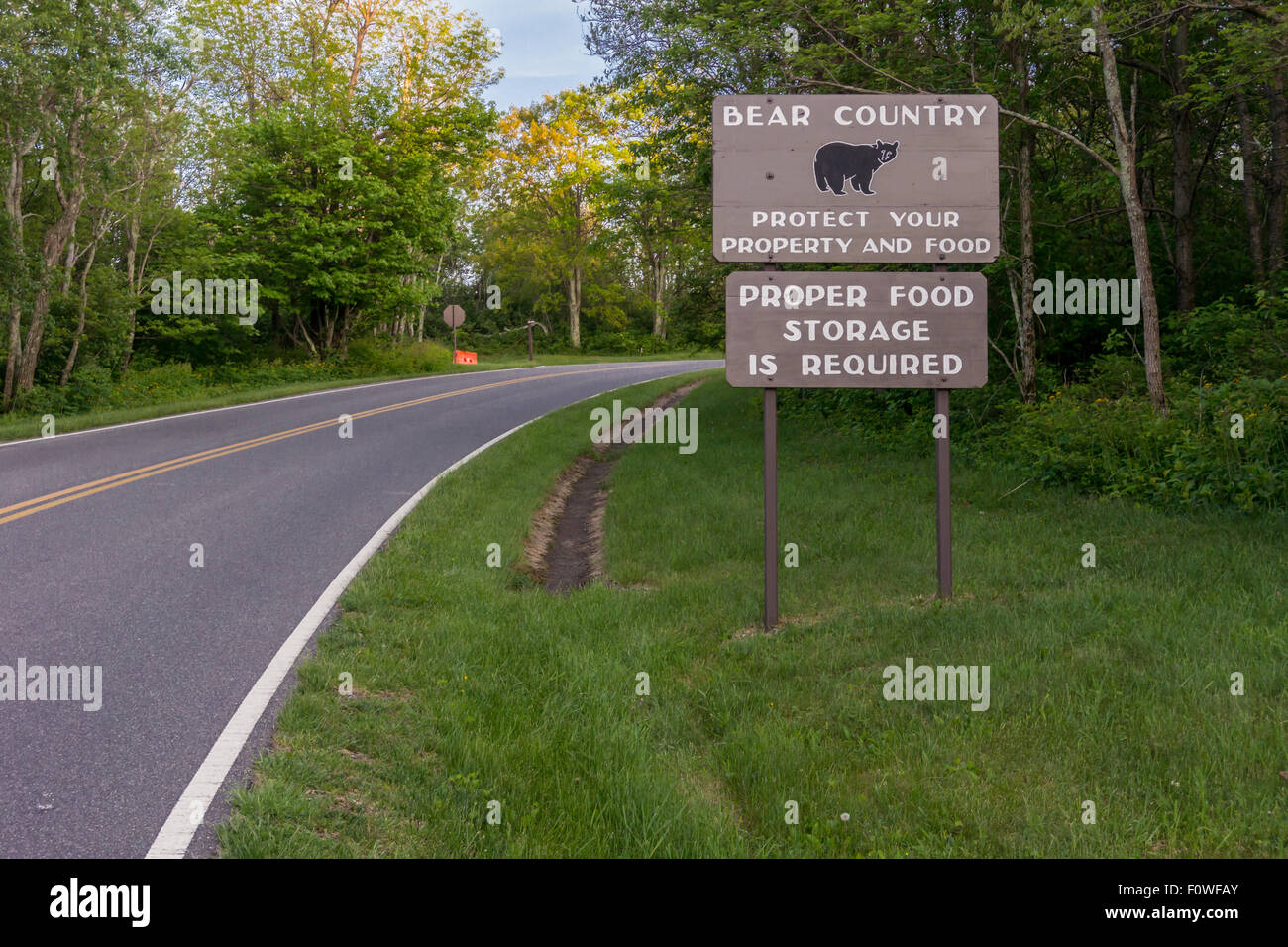 Bear country sign hi-res stock photography and images - Alamy