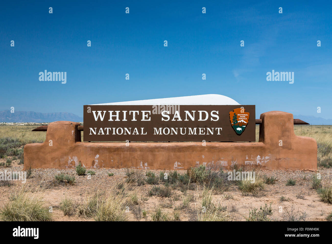 The White Sands National Monument sign near Alamogordo, New Mexico, USA ...
