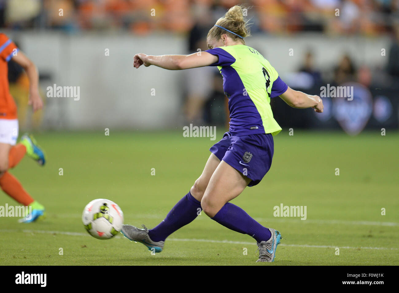 Houston, Texas, USA. 21st Aug, 2015. Seattle Reign midfielder Kim ...