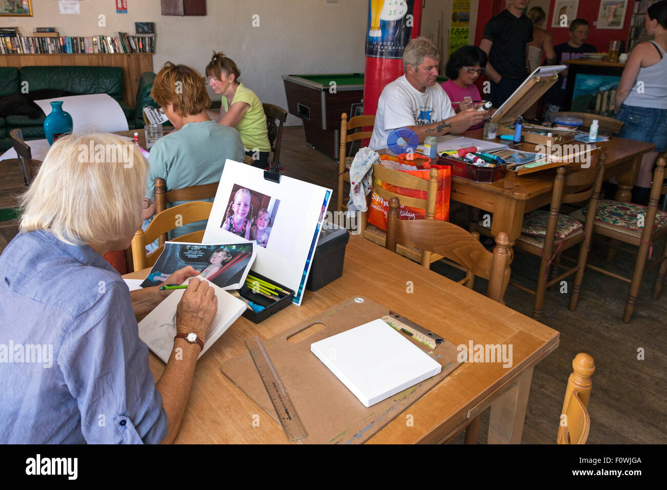 Painting class france hi-res stock photography and images - Alamy