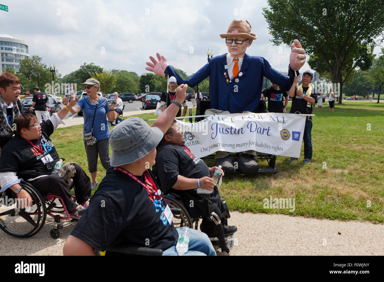 People with in wheelchairs and their family rally and march on Capitol ...