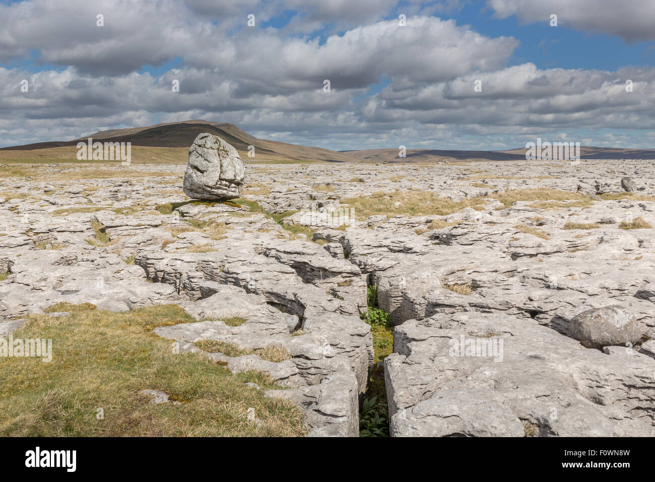 Twistleton Scar erratic, Yorkshire Dales National Park Stock Photo - Alamy