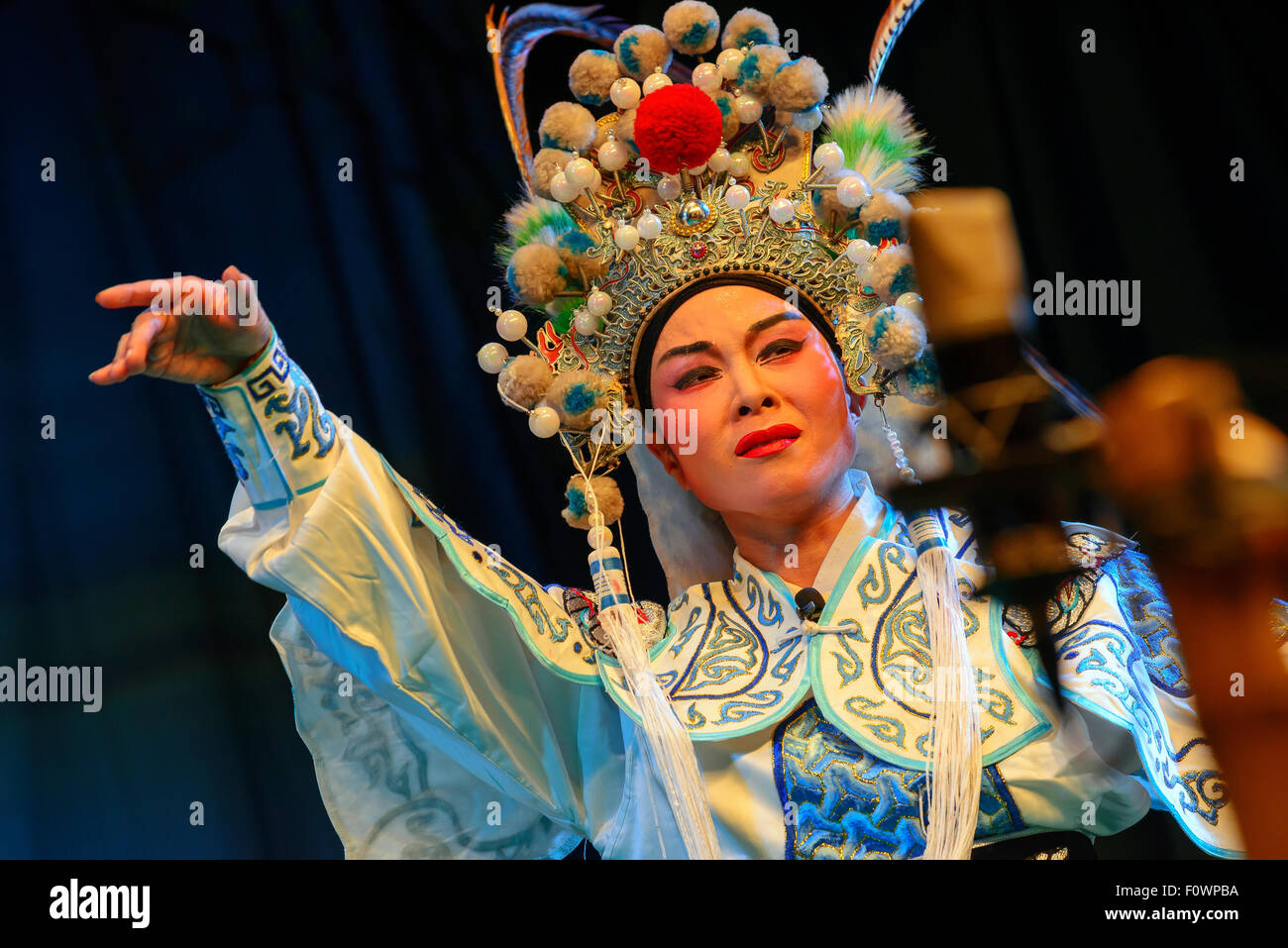 Beautiful female chinese opera singer hi-res stock photography and ...