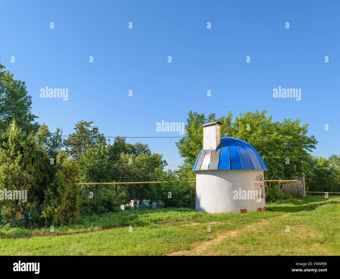 Green roof house hi-res stock photography and images - Alamy