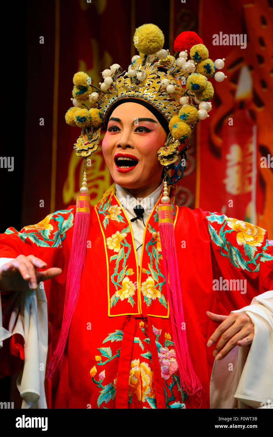 Beautiful female chinese opera singer hi-res stock photography and ...