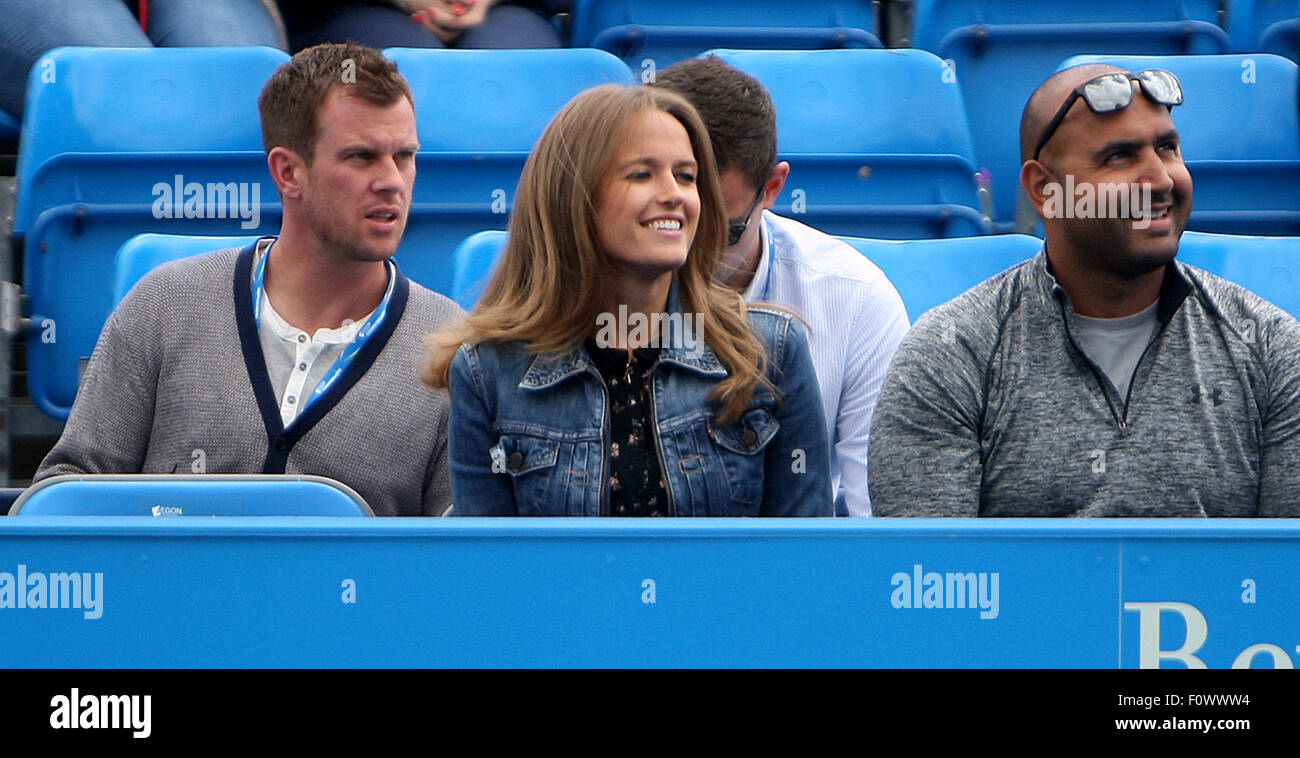 Kim Murray watches her husband Andy Murray play against Viktor Troicki ...