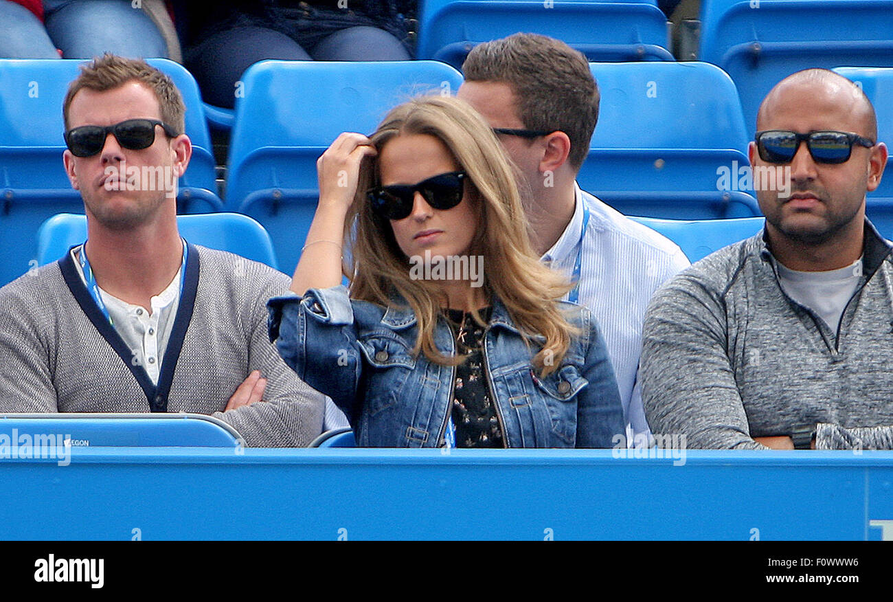 Kim Murray watches her husband Andy Murray play against Viktor Troicki ...