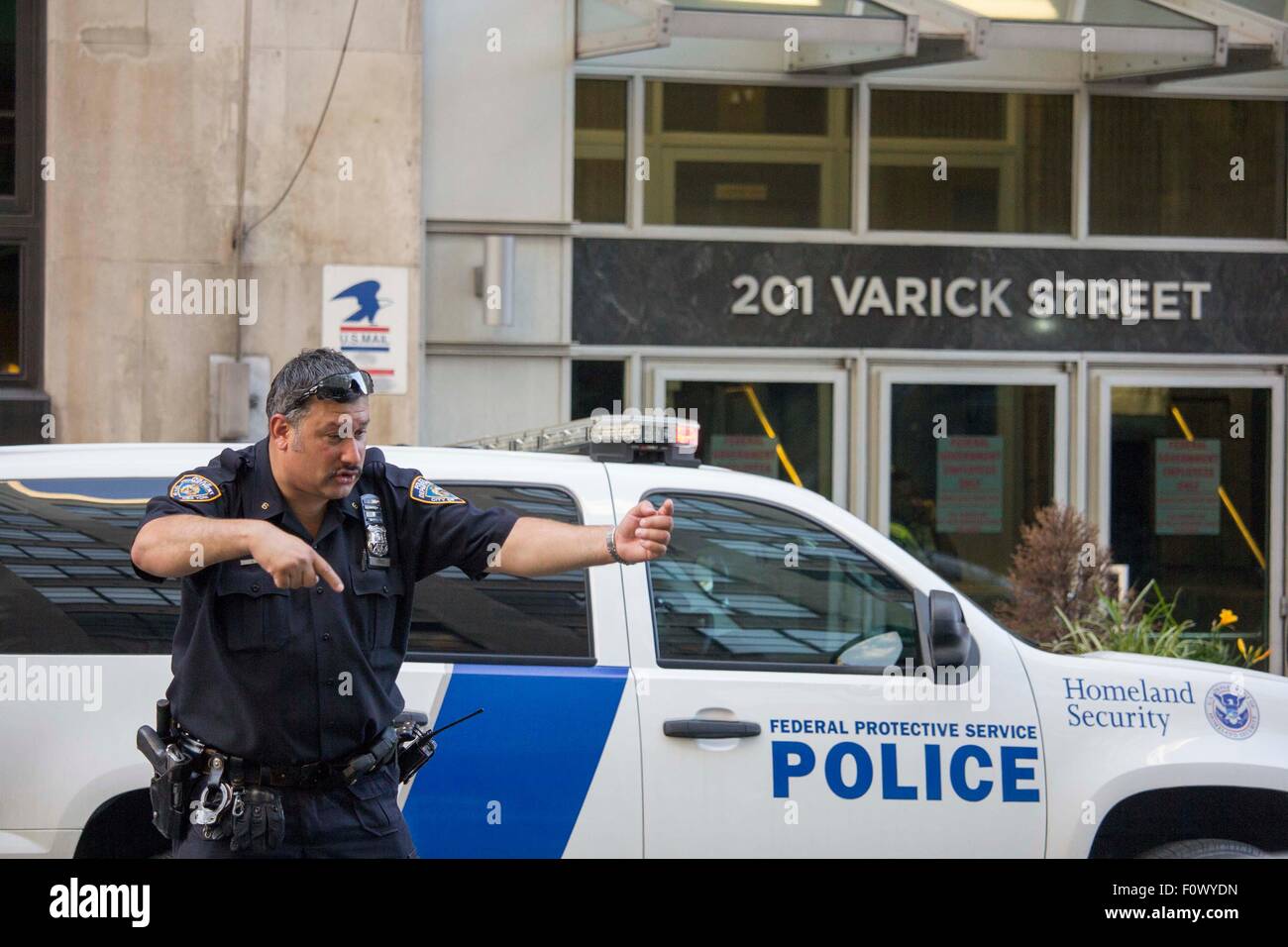 New York, New York, USA. 21st Aug, 2015. NYPD response: a police ...