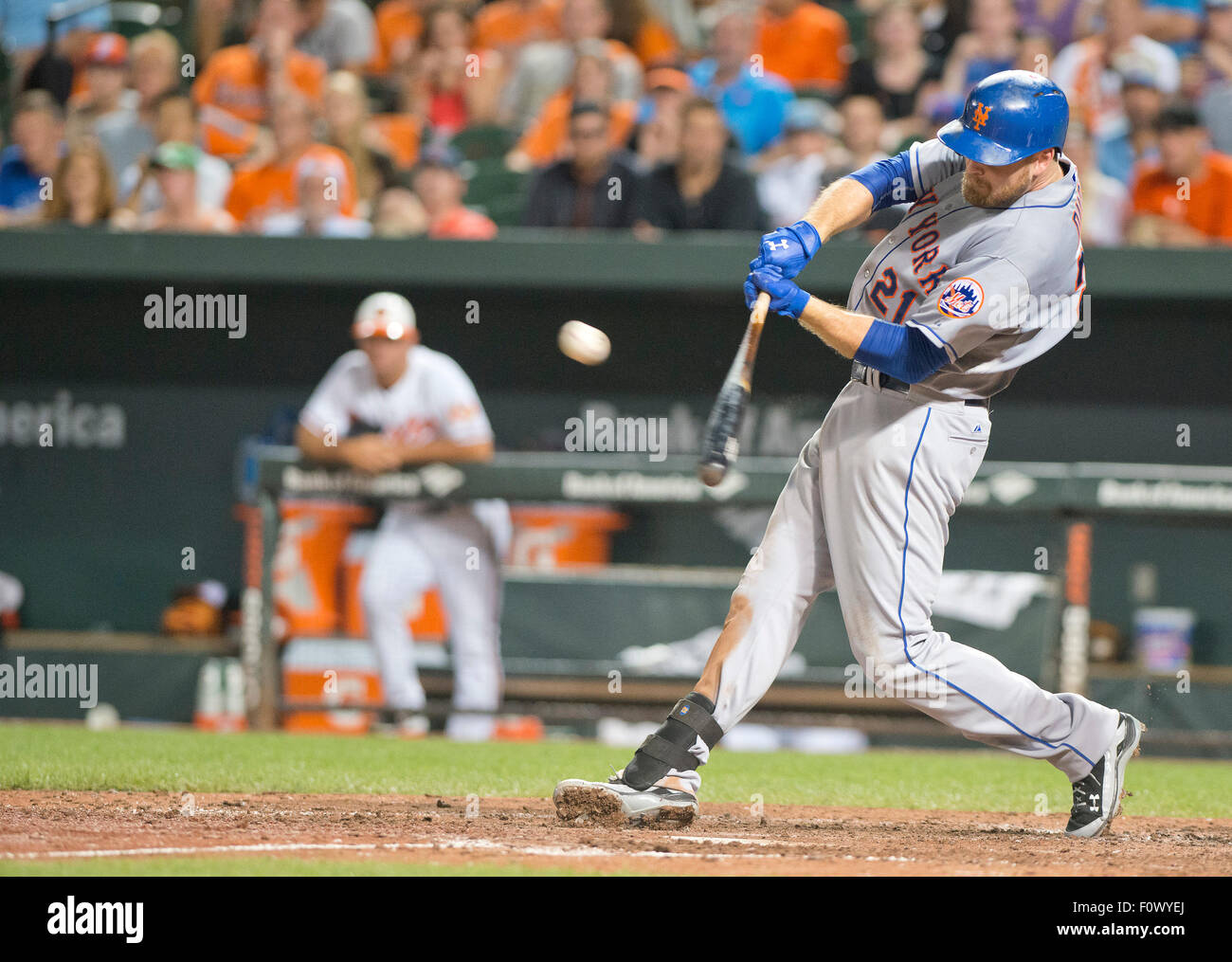 New York Mets first baseman Lucas Duda (21) doubles in the eighth ...