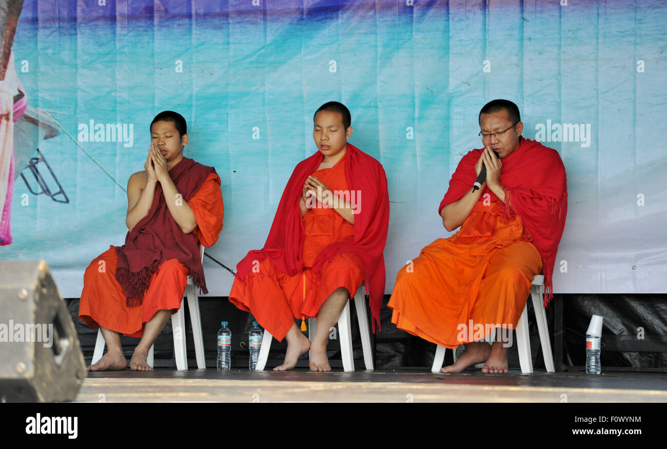 Buddhist monks uk hi-res stock photography and images - Alamy