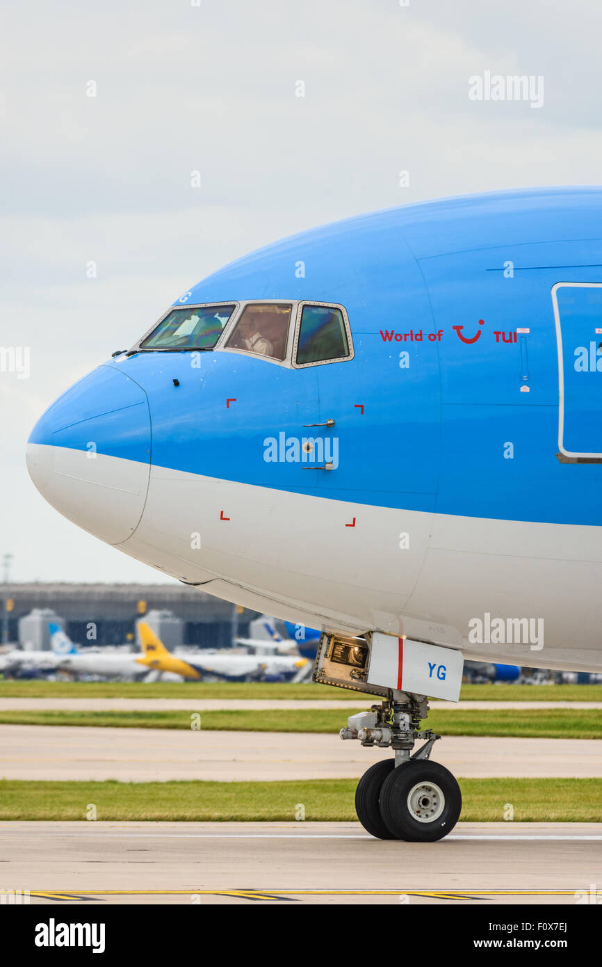 Side view of the cockpit of a Thomson Airways Boeing 767-300 aeroplane ...