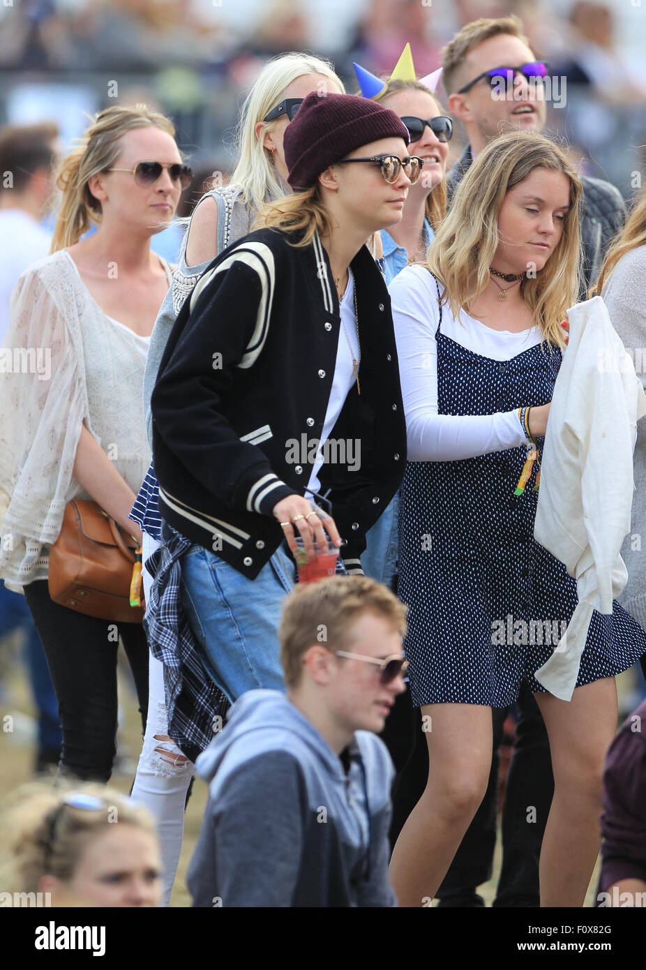 Cara Delevingne watches Grace Jones' performance at the Barclaycard ...