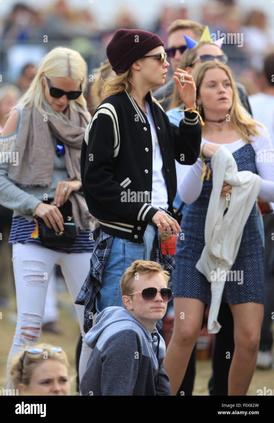 Cara Delevingne watches Grace Jones' performance at the Barclaycard ...