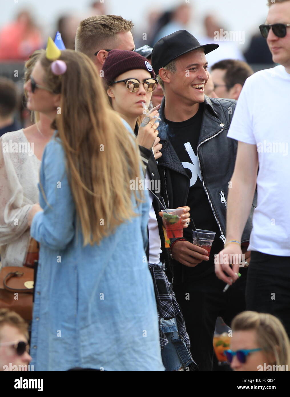 Cara Delevingne watches Grace Jones' performance at the Barclaycard ...