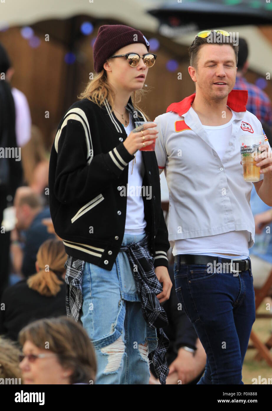 Cara Delevingne watches Grace Jones' performance at the Barclaycard ...