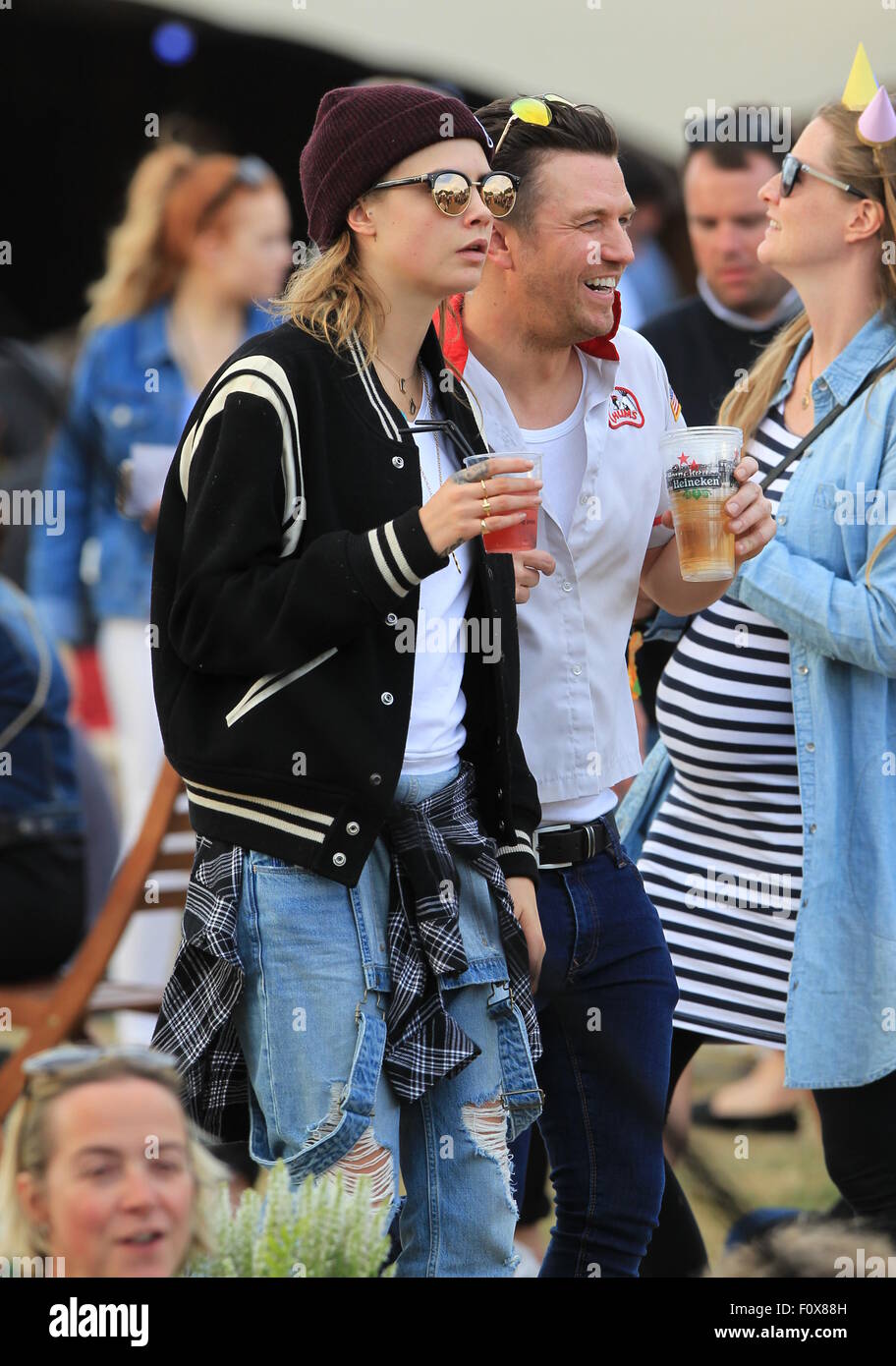 Cara Delevingne watches Grace Jones' performance at the Barclaycard ...