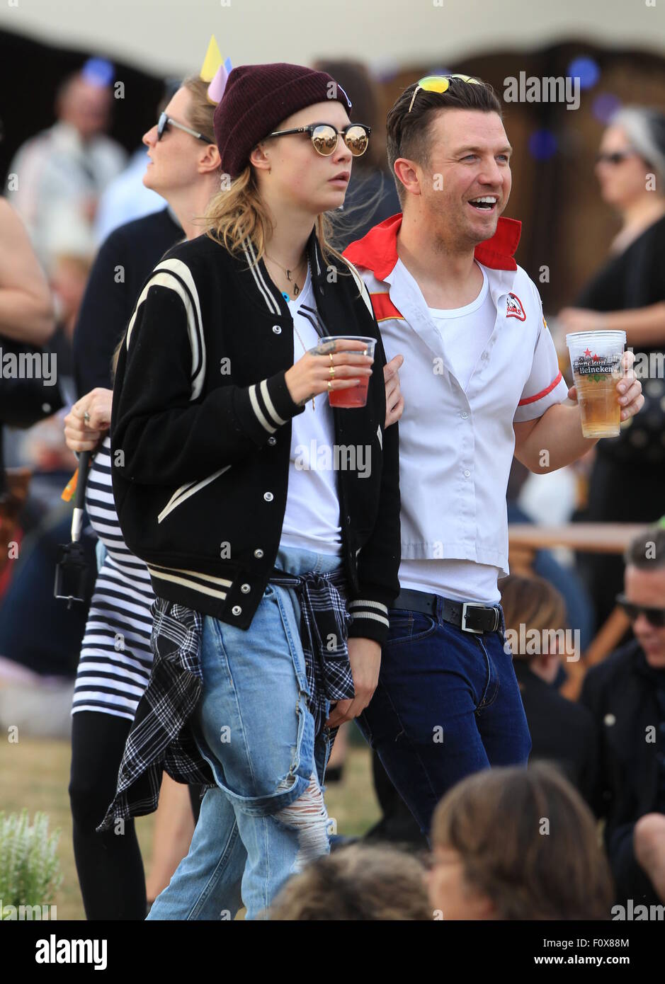 Cara Delevingne watches Grace Jones' performance at the Barclaycard ...