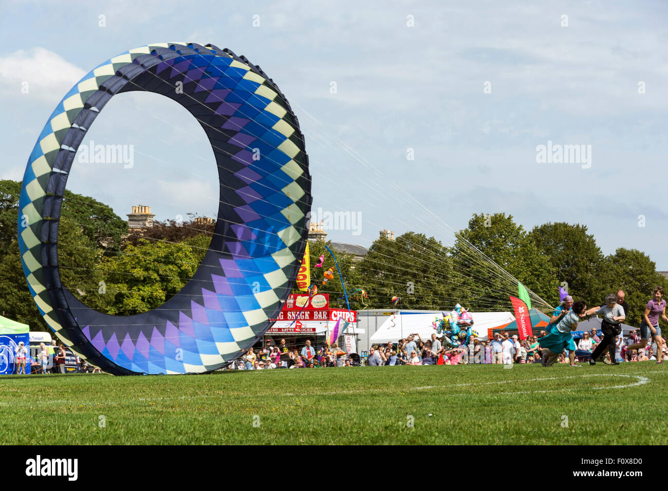 Circular kites hi-res stock photography and images - Alamy