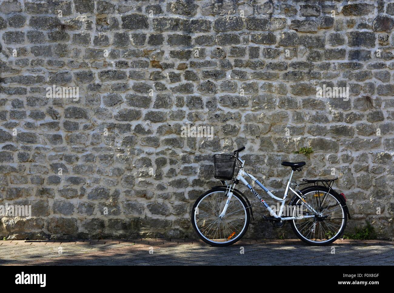 Bike against the wall Stock Photo - Alamy
