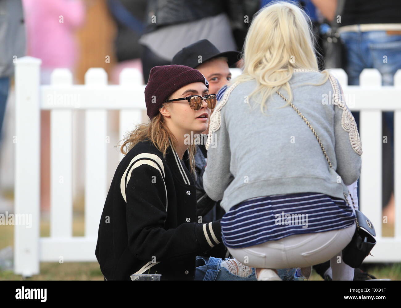 Cara Delevingne watches Grace Jones' performance at the Barclaycard ...