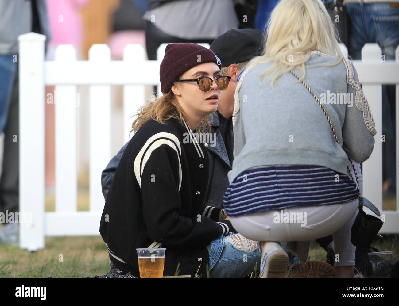 Cara Delevingne watches Grace Jones' performance at the Barclaycard ...