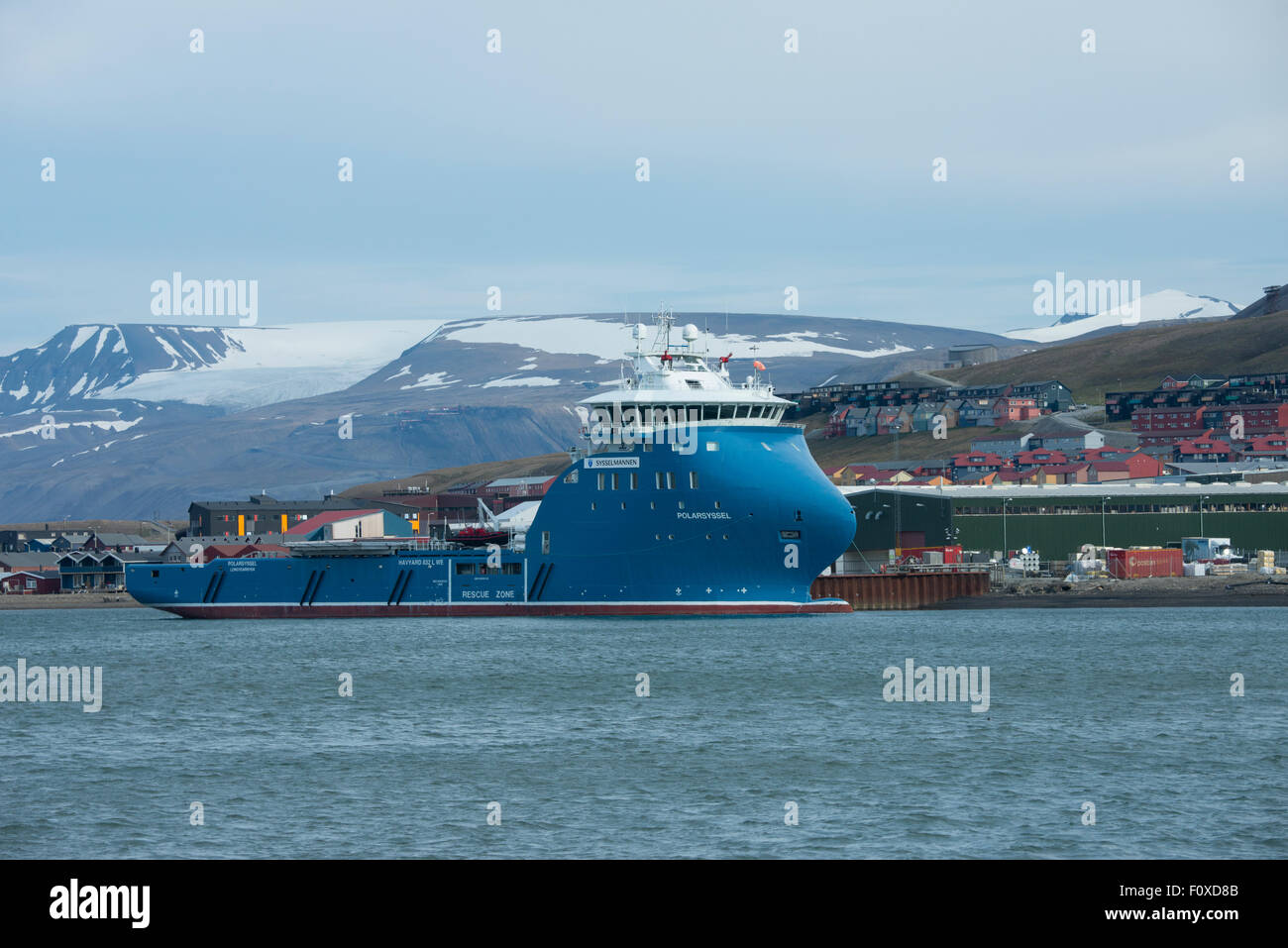 Port of longyearbyen svalbard hi-res stock photography and images - Alamy