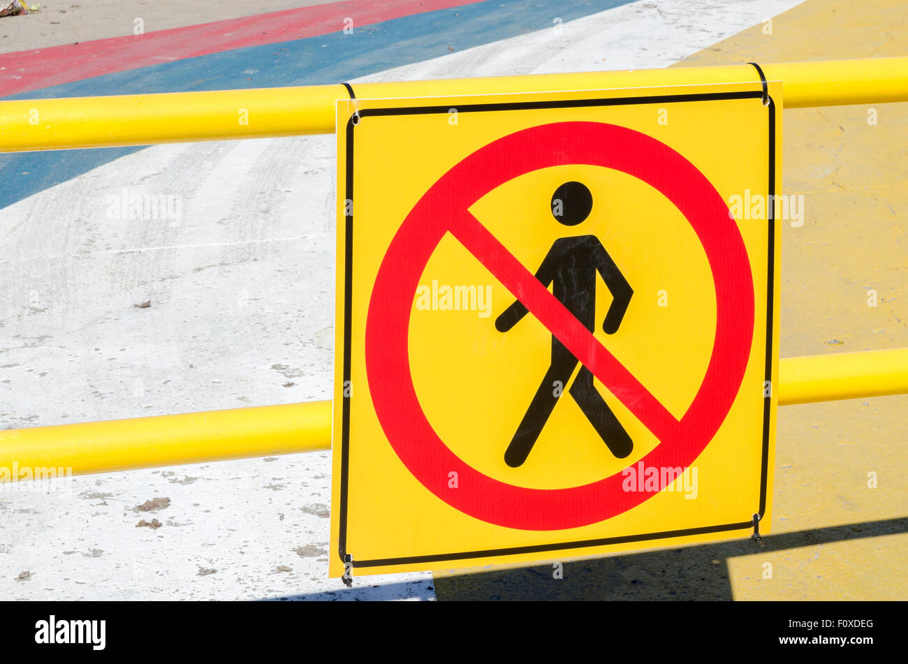 Road sign dont walk hi-res stock photography and images - Alamy