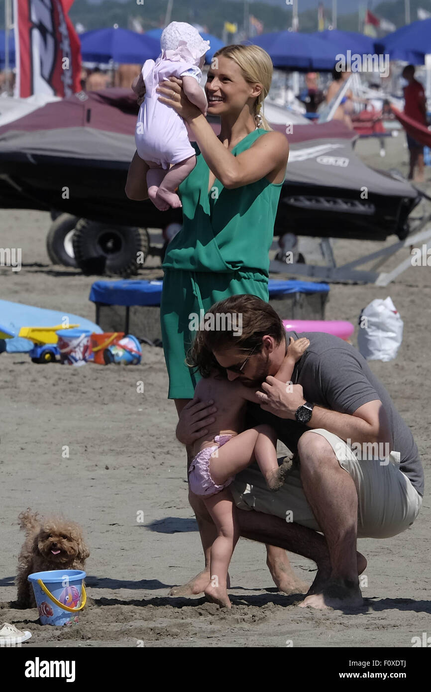 Michelle Hunziker on holiday, spends family time at the beach with her ...