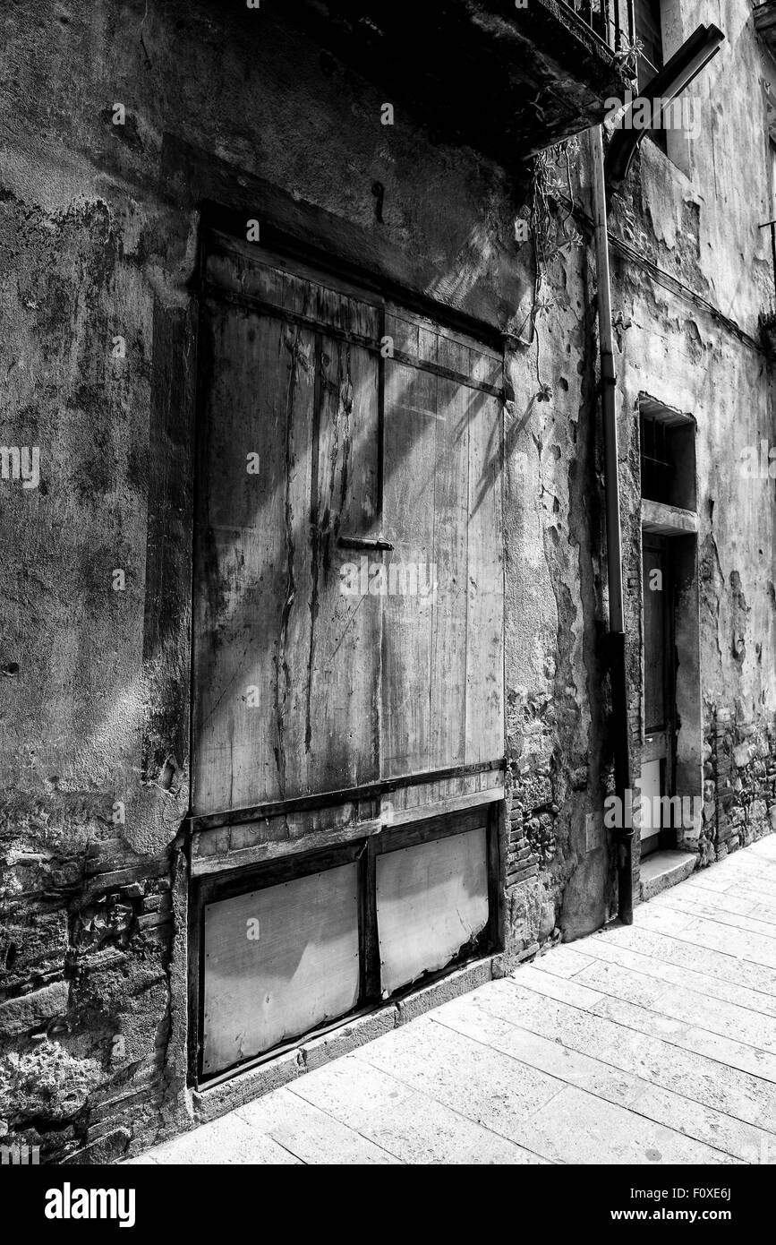 Ancient beams Black and White Stock Photos & Images - Alamy