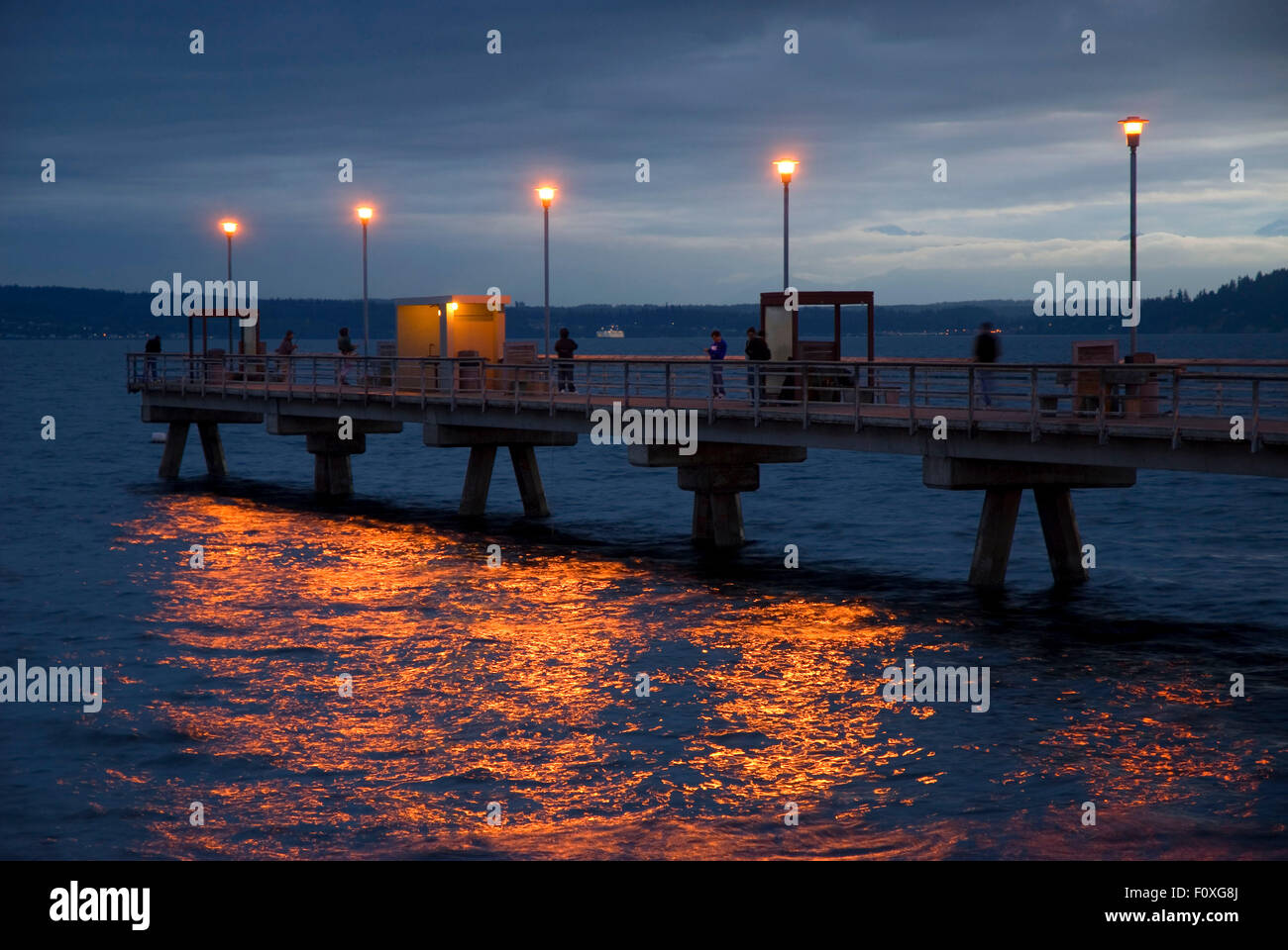 Pier dusk, Edmonds Fishing Pier, Edmonds, Washington Stock Photo - Alamy