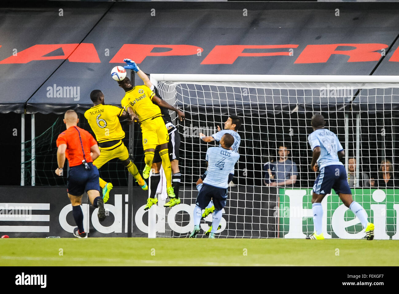 Sporting KC goalkeeper Jon Kempin (21) reaches around Columbus Crew SC ...