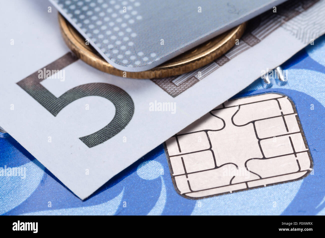 Banknote and credit card hi-res stock photography and images - Alamy
