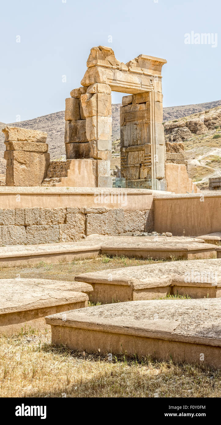 Persepolis gate hi-res stock photography and images - Alamy