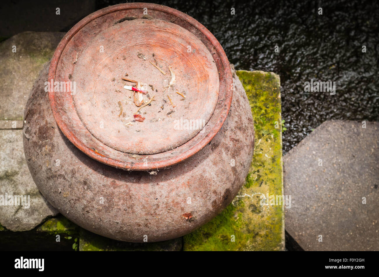 The old clay pot left on the brick floor in top view Stock Photo - Alamy