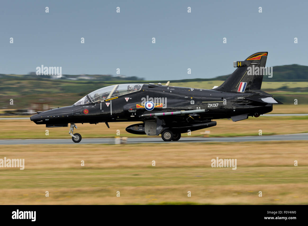 ZK017 T2 Hawk fast jet trainer Raf Valley Anglesey North Wales Uk Stock Photo - Alamy