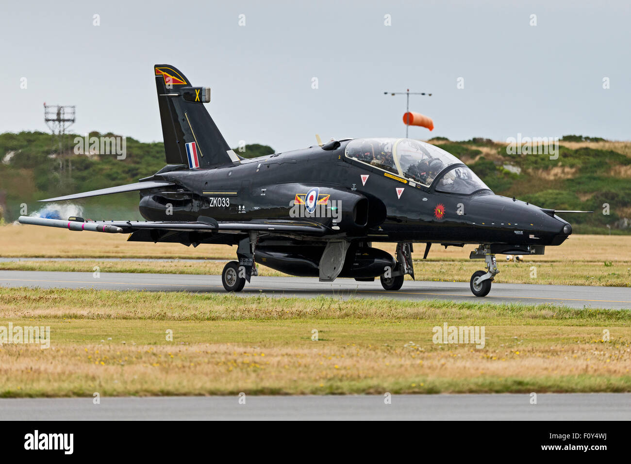 ZK033 T2 Hawk fast jet trainer Raf Valley Anglesey North Wales Uk Stock Photo - Alamy